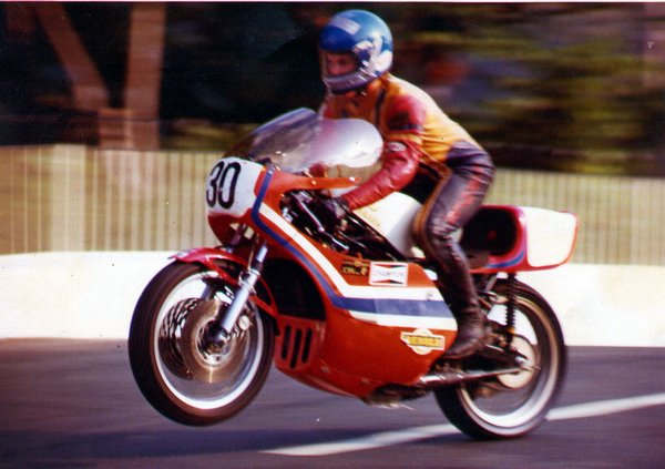 Ballaugh Bridge 1975 TT Photo Preview - iomtt.com: The World's #1 TT ...