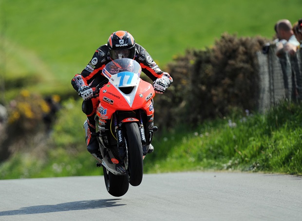 Five star Farquhar dominates again as TT preparations gather pace ...