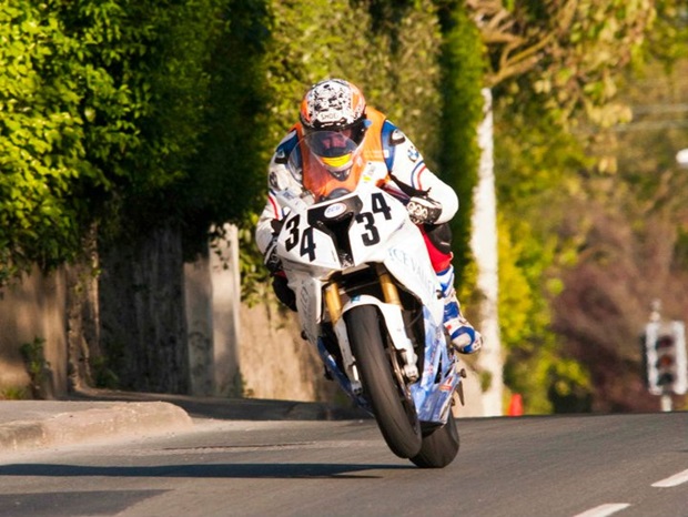 Simon Andrews returns to Ice Valley Racing for 2012 TT SuperTwins race ...