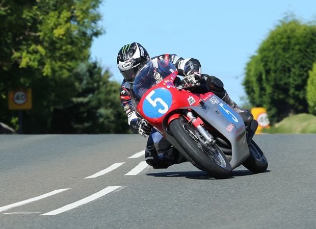 Dunlop takes scintillating Junior Classic TT win - iomtt.com: The World ...