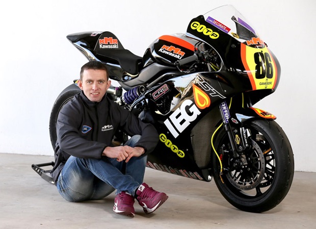 Derek McGee signs for KMR Kawasaki - iomtt.com: The World's #1 TT Website